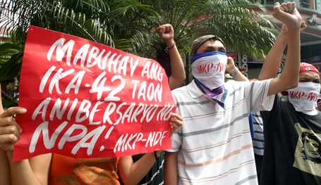 Larawan: Rebolusyonaryong kawani, nagdiwang ng ika-42 anibersaryo ng ...