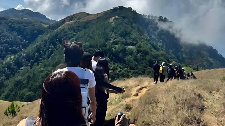 Akyat tayo! | Checklist para sa hiking – Pinoy Weekly